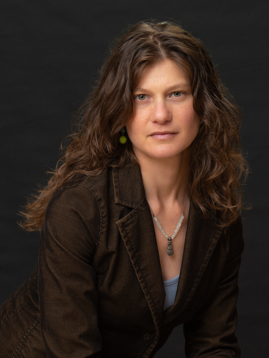 Biography – Marianne Apostolides